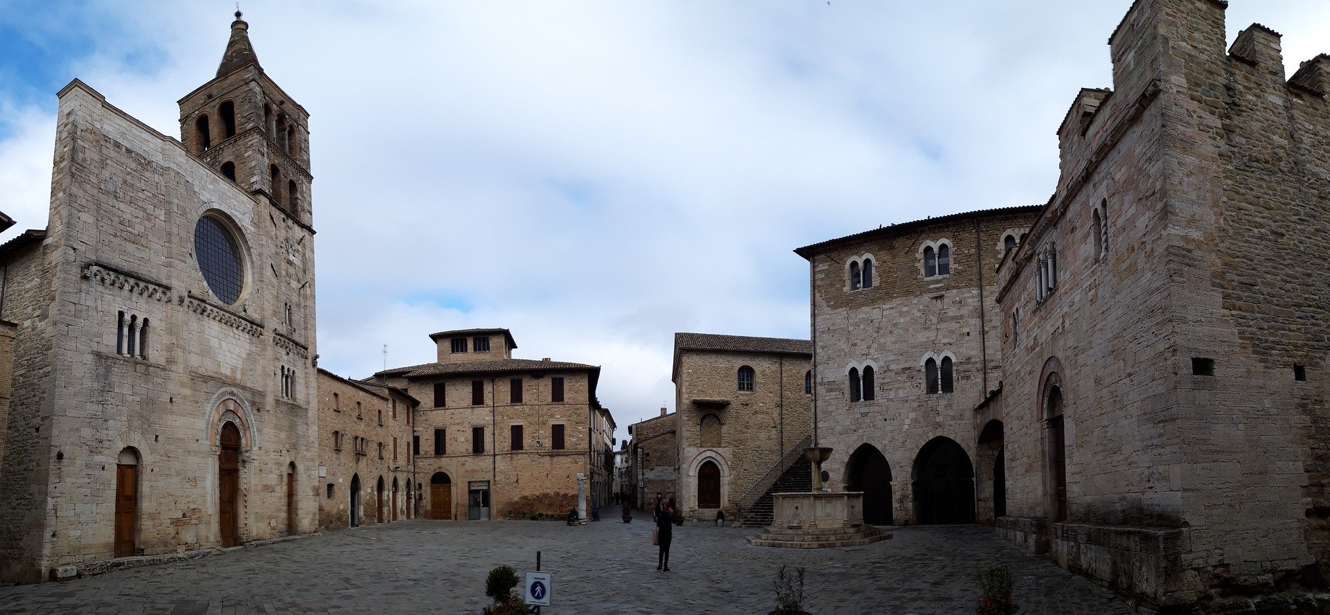 Bevagna, la storia vivente: il borgo, le botteghe, le Gaite. | Dreavel